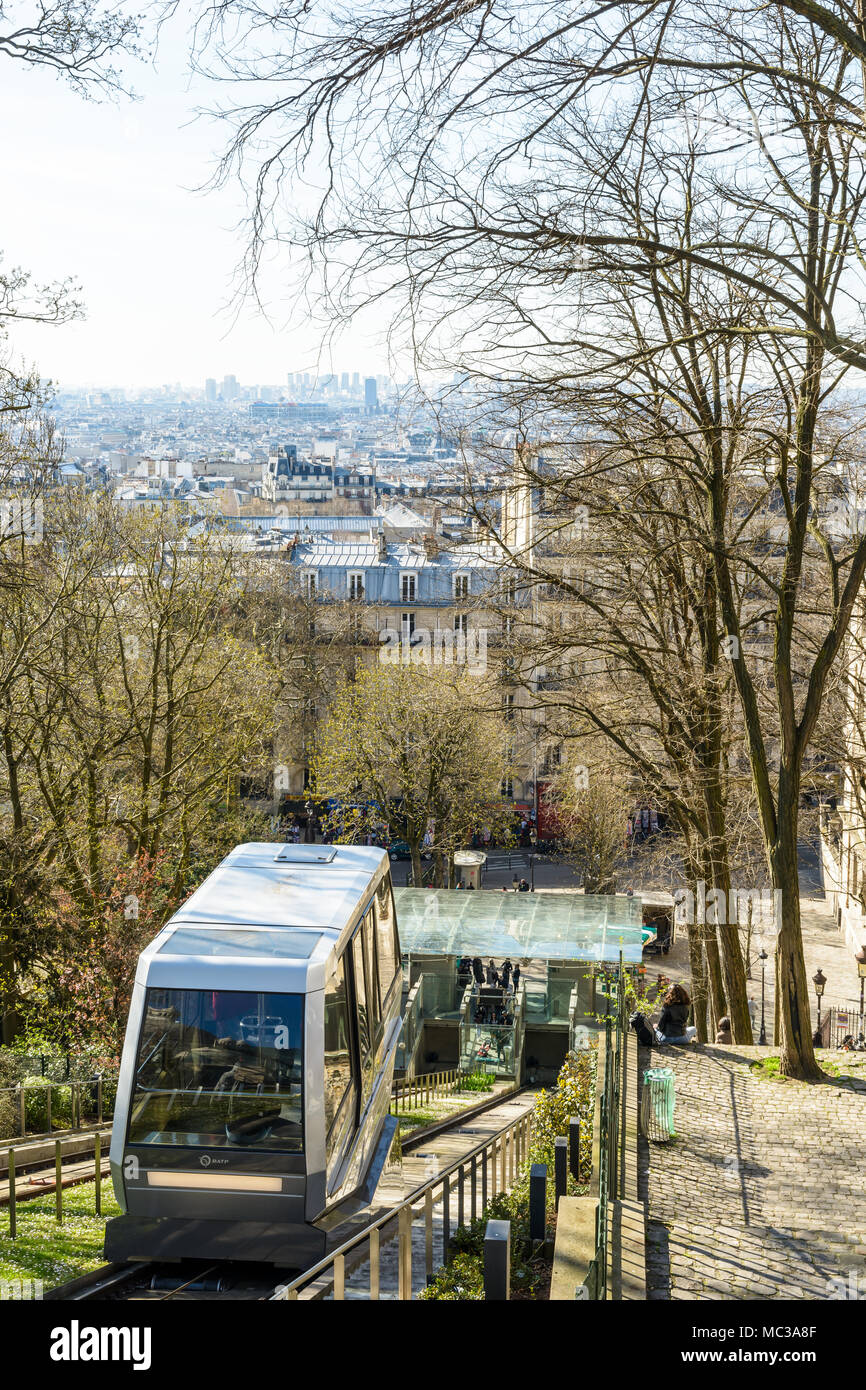 A cabin of the Montmartre funicular, automated and run by the RATP ...