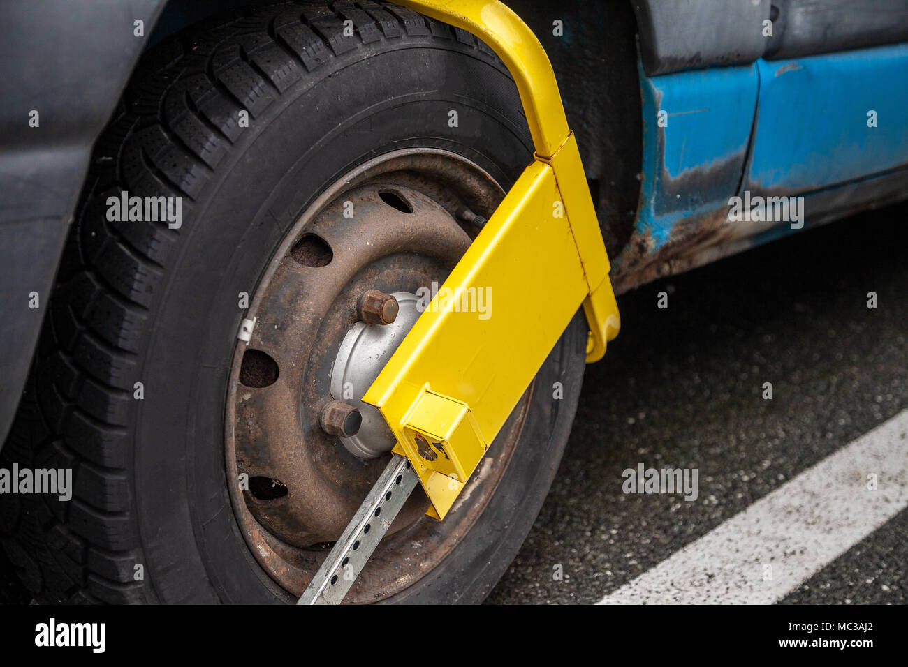 Car lock wheel hi-res stock photography and images - Alamy