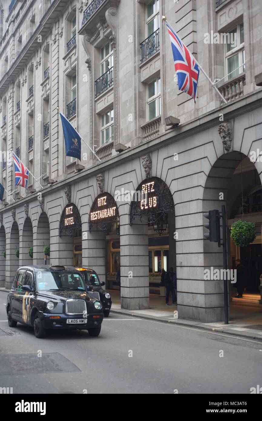 Taxi london posh hi-res stock photography and images - Alamy