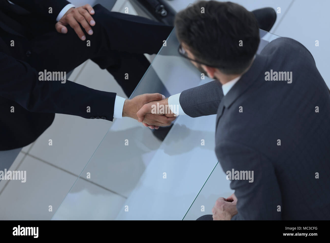 handshake Manager and the client in the office Stock Photo - Alamy
