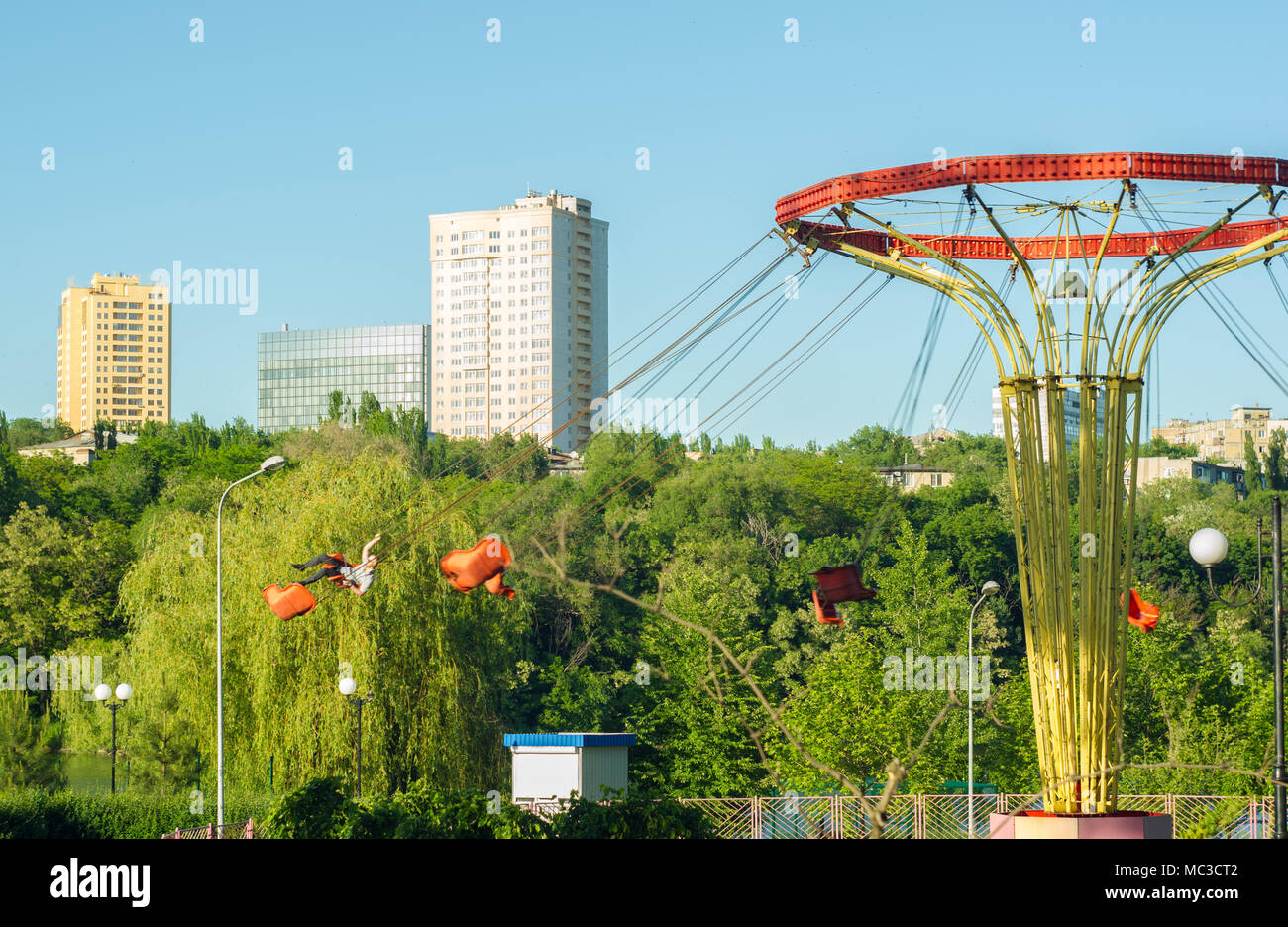 attractions in spring city Park - blooming flower and trees, bright ...