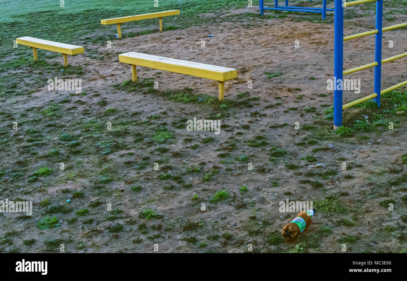 Trash littered on ground hi-res stock photography and images - Alamy