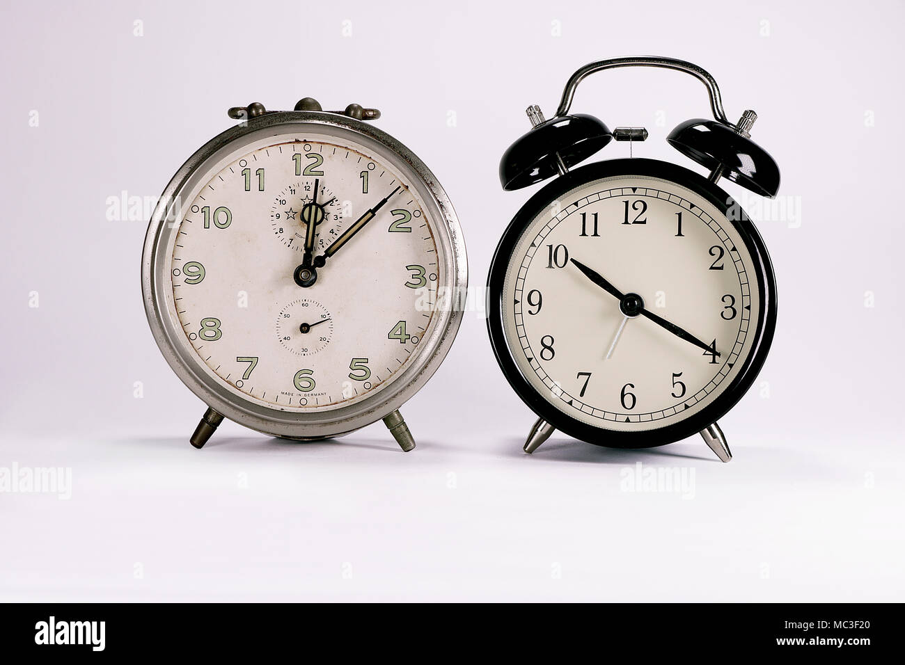 Two minute warning hi-res stock photography and images - Alamy