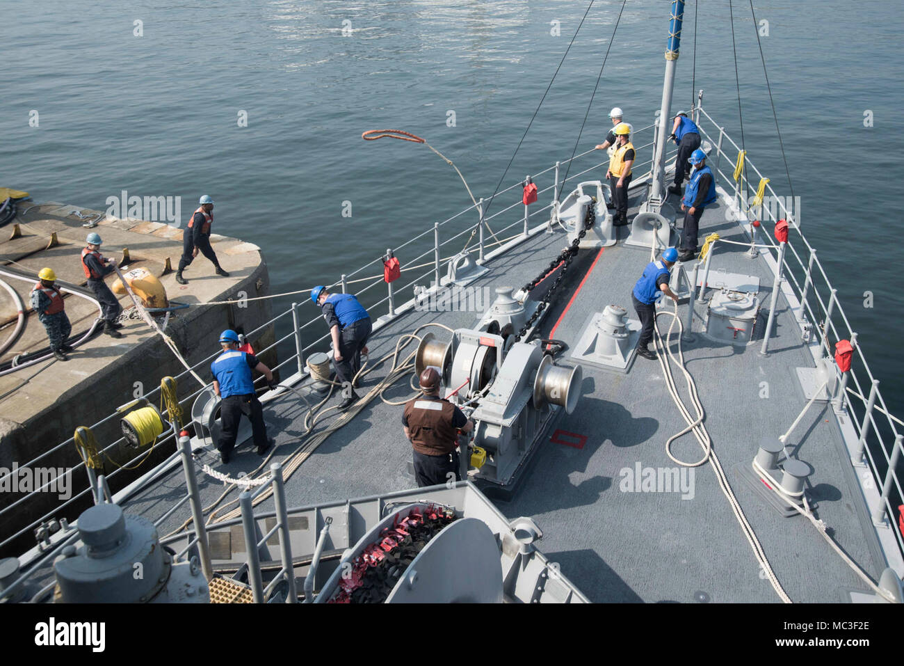 Uss chief mcm 14 hi-res stock photography and images - Alamy