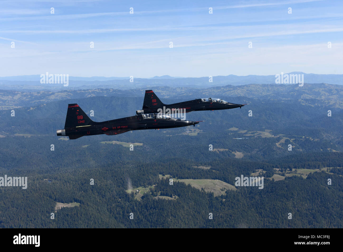 The t 38 talon is a twin engine hi-res stock photography and images - Alamy
