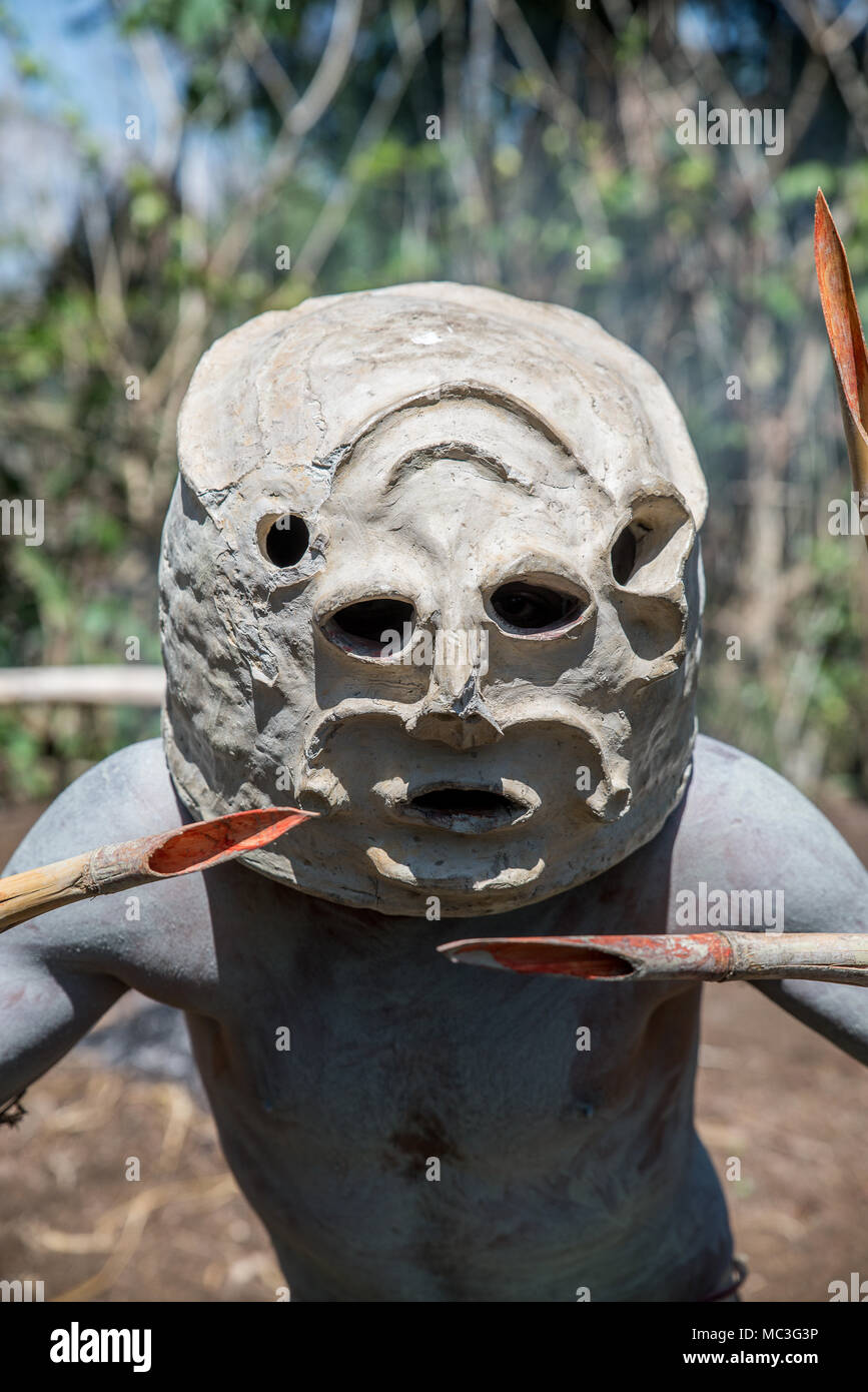 Masked Asaro Mudmen performance, Geremiaka village, Goroka area ...