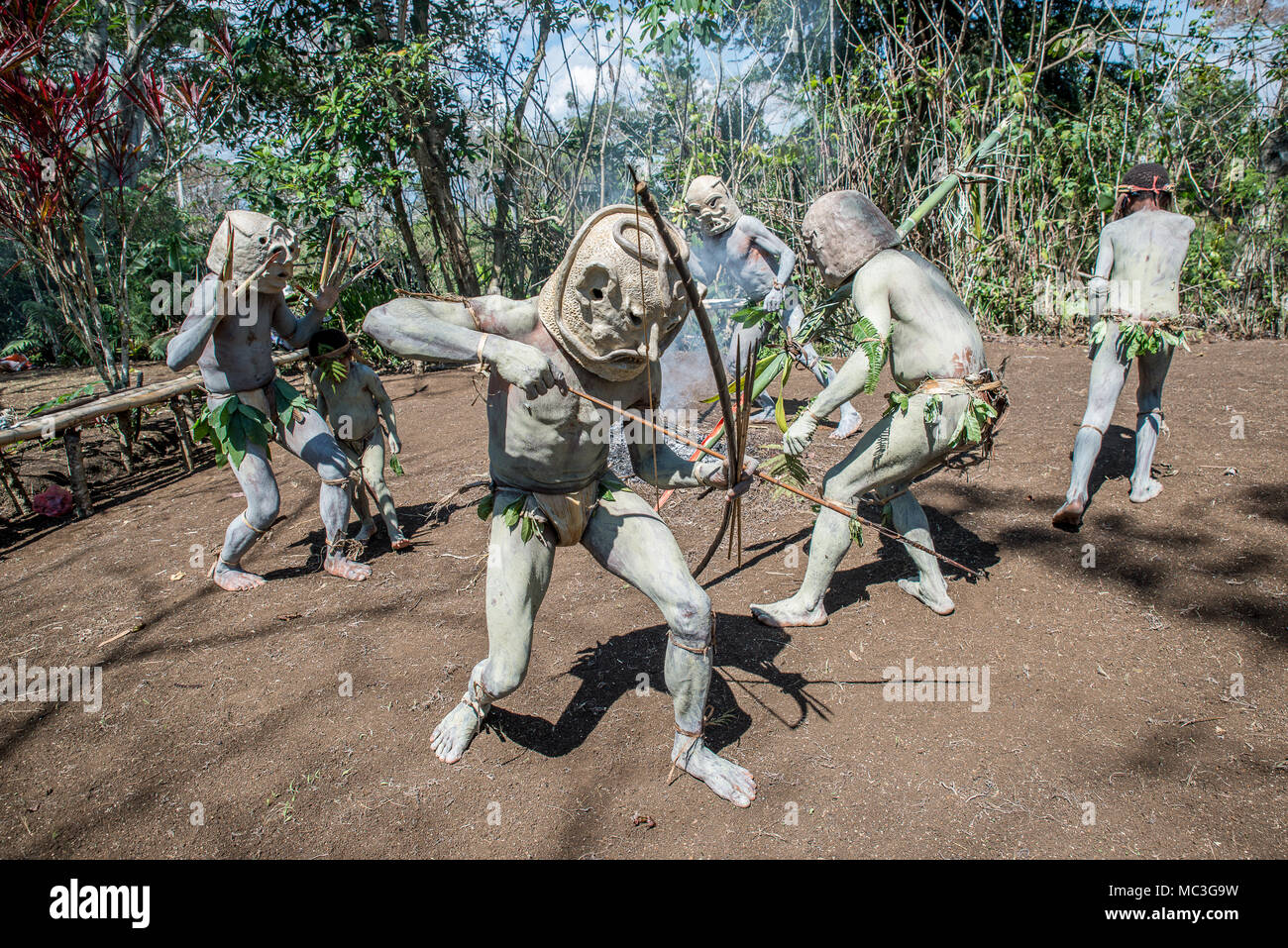Masked Asaro Mudmen performance, Geremiaka village, Goroka area ...