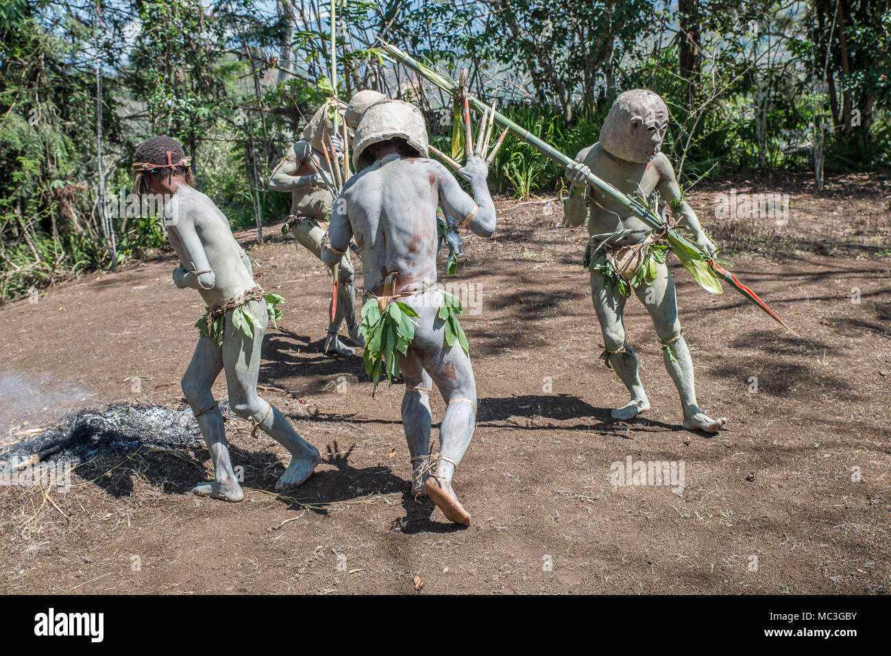 Masked Asaro Mudmen performance, Geremiaka village, Goroka area ...