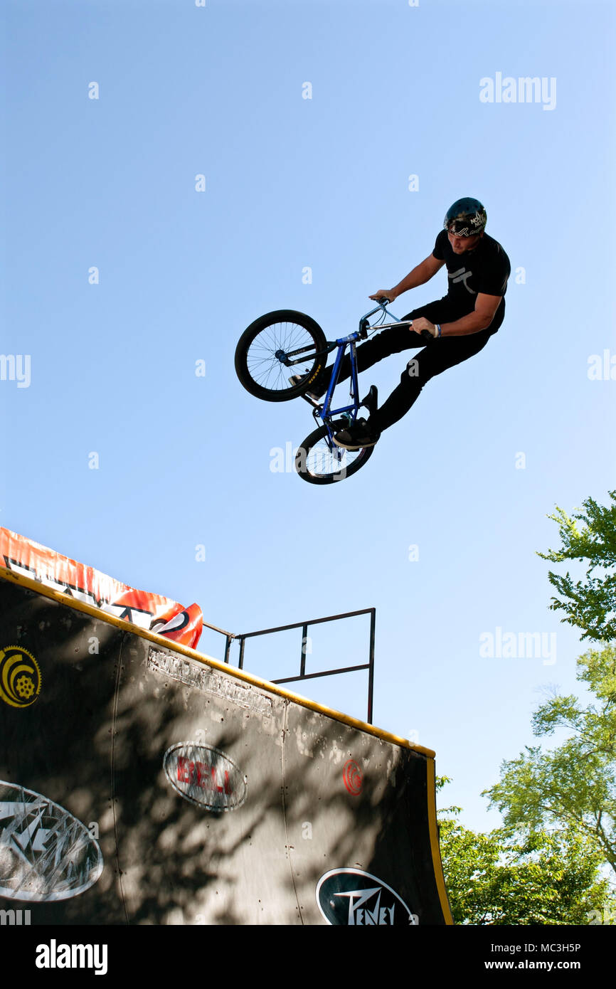 Ramp jumping High Resolution Stock Photography and Images - Alamy