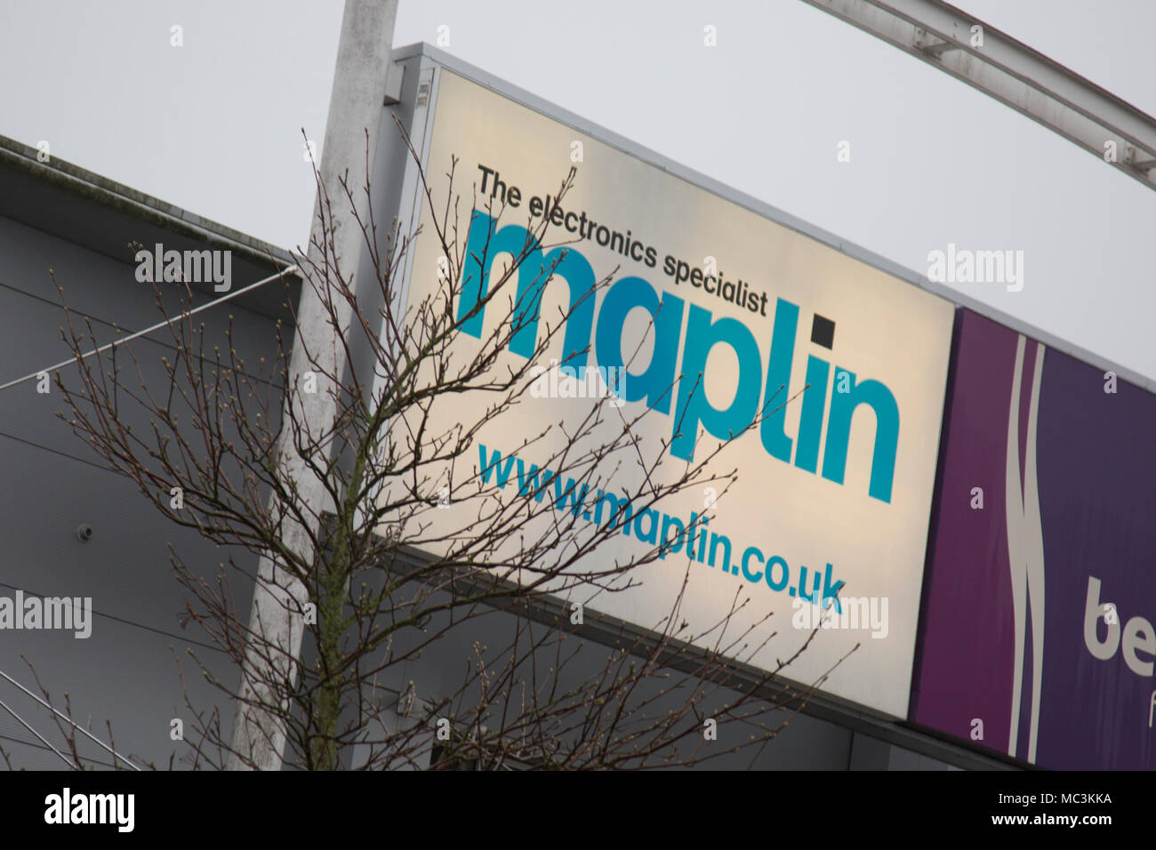 Maplin Electronics superstore sign above the shop in Kidderminster ...