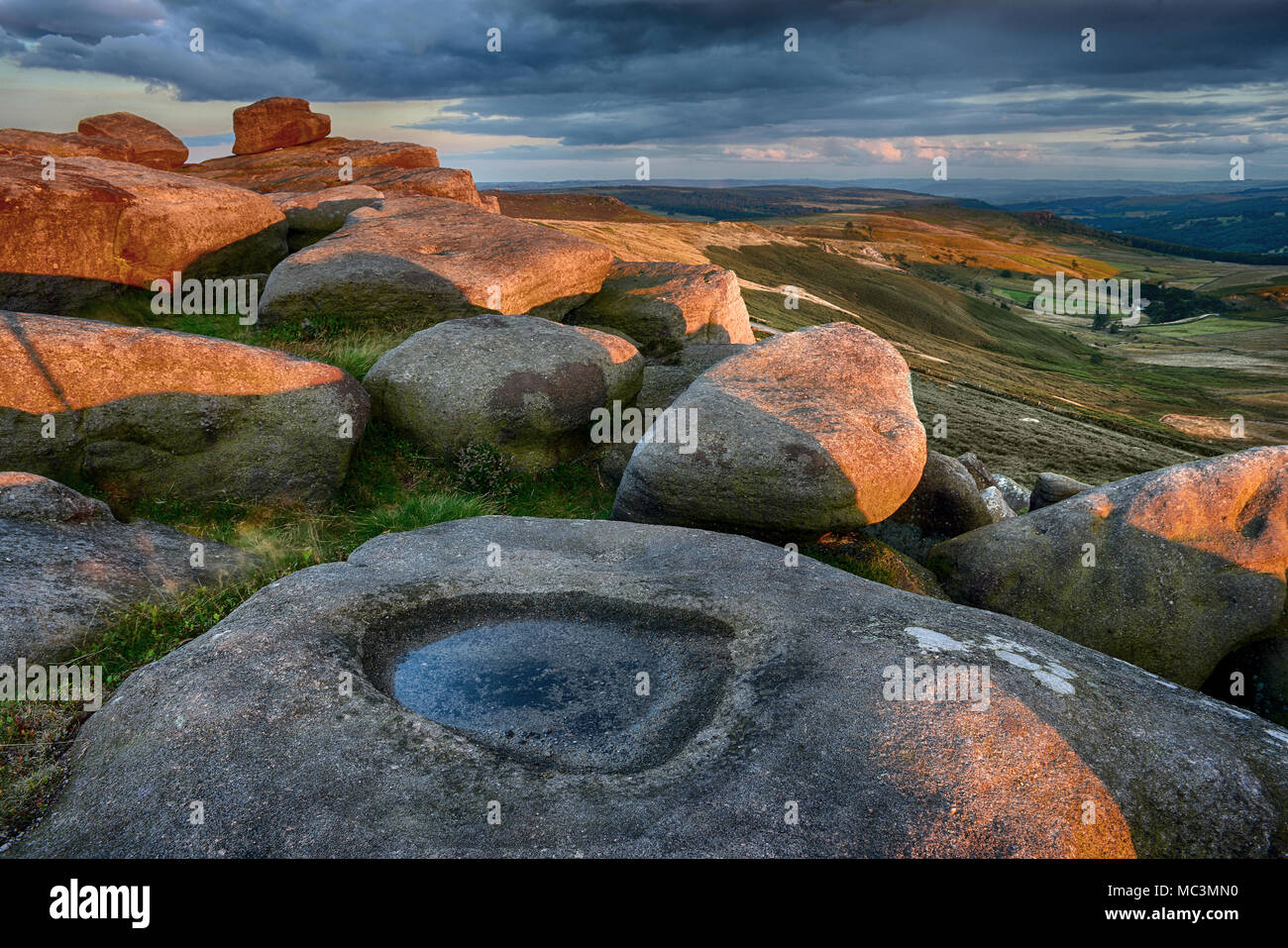 Stanage edge derbyshire peak district hi-res stock photography and ...