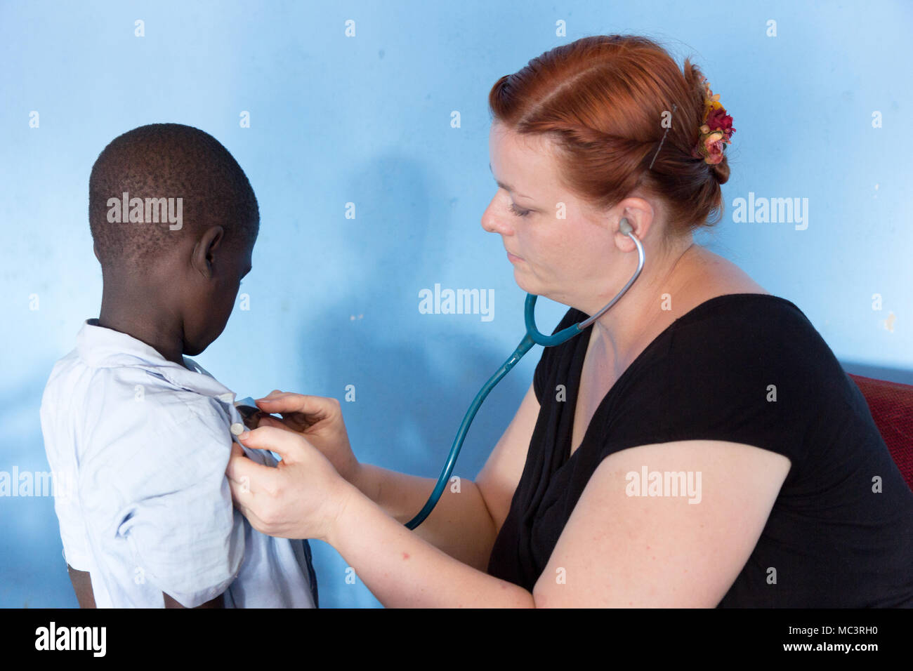 African doctor examining patient hi-res stock photography and images ...