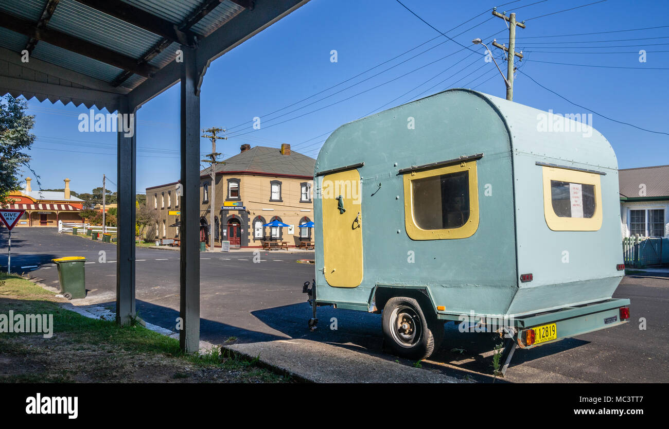 Old caravan hi-res stock photography and images - Alamy