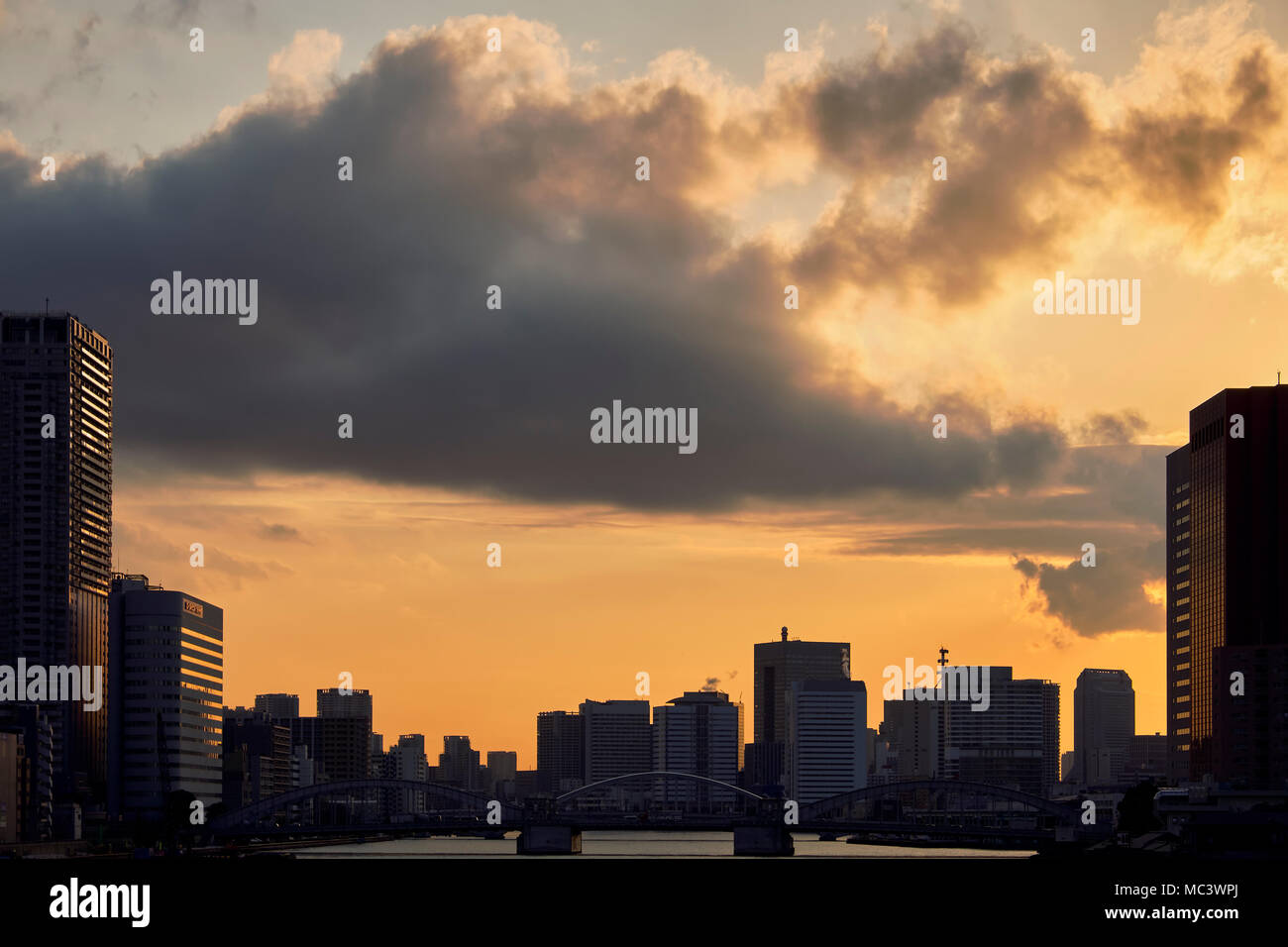 Dramatic clouds over Tokyo cityscape at sunset, Tokyo, Japan Stock ...
