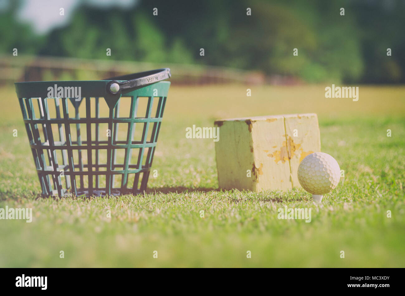 Golf ball basket hi-res stock photography and images - Alamy