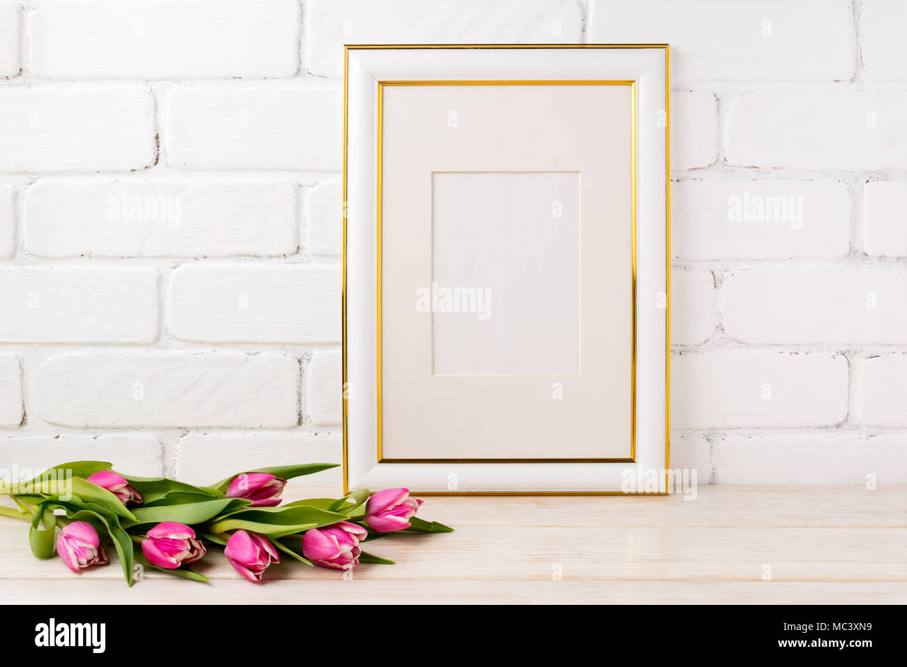 Gold frame template hi-res stock photography and images - Alamy