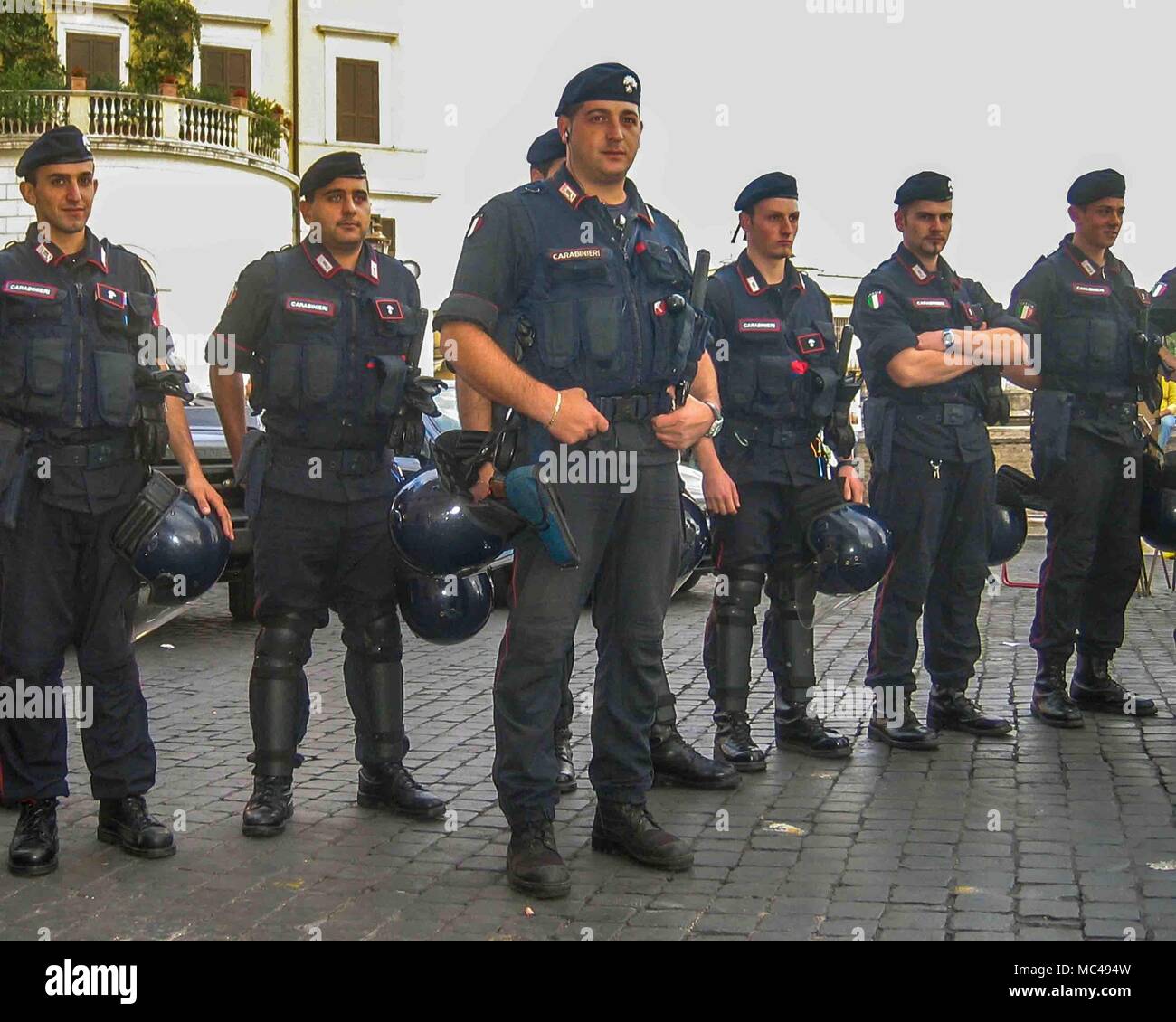 Carabinieri a rome hi-res stock photography and images - Alamy