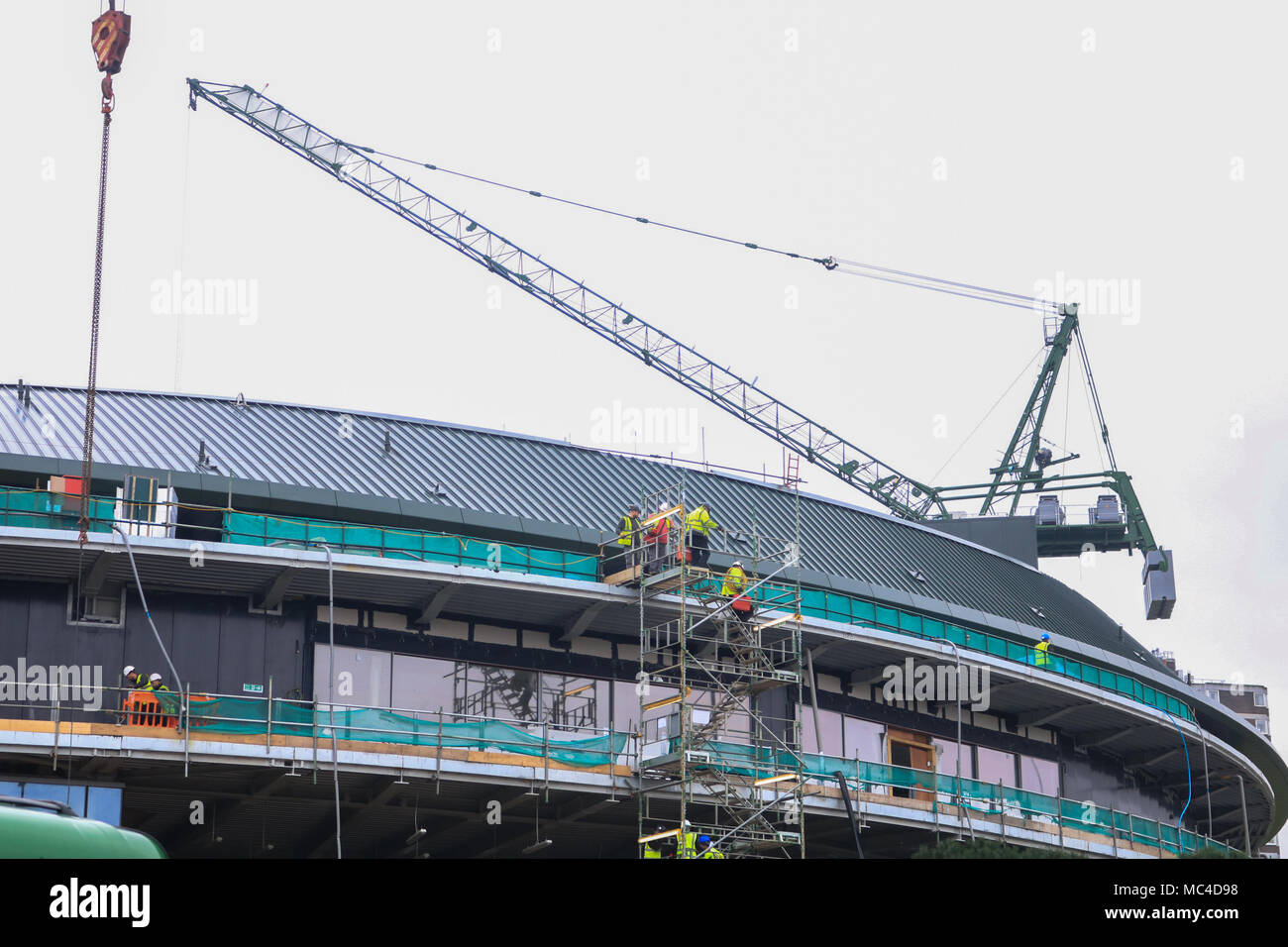 Wimbledon roof 1 court 2019 hi-res stock photography and images - Alamy
