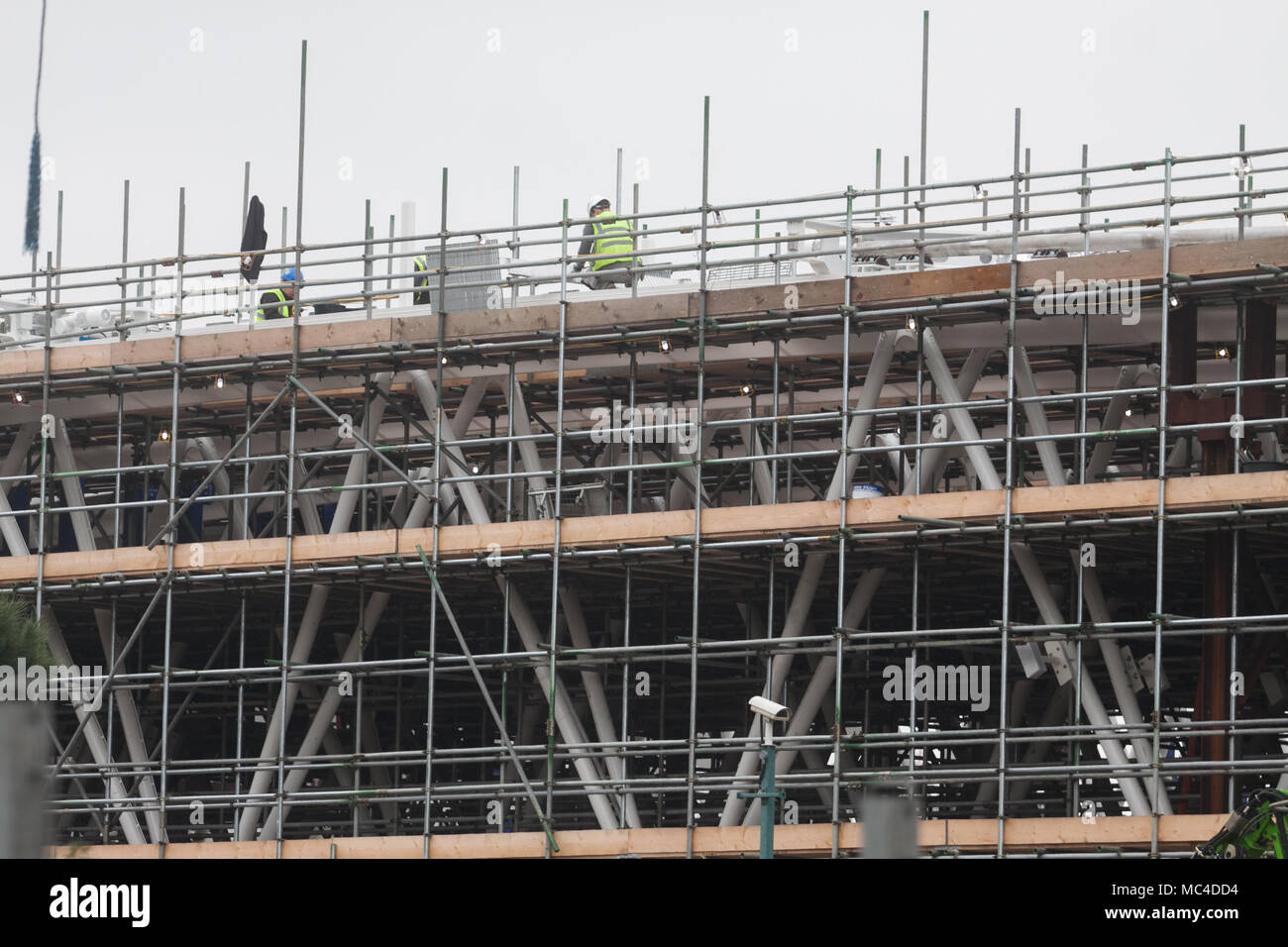 Wimbledon roof 1 court 2019 hi-res stock photography and images - Alamy