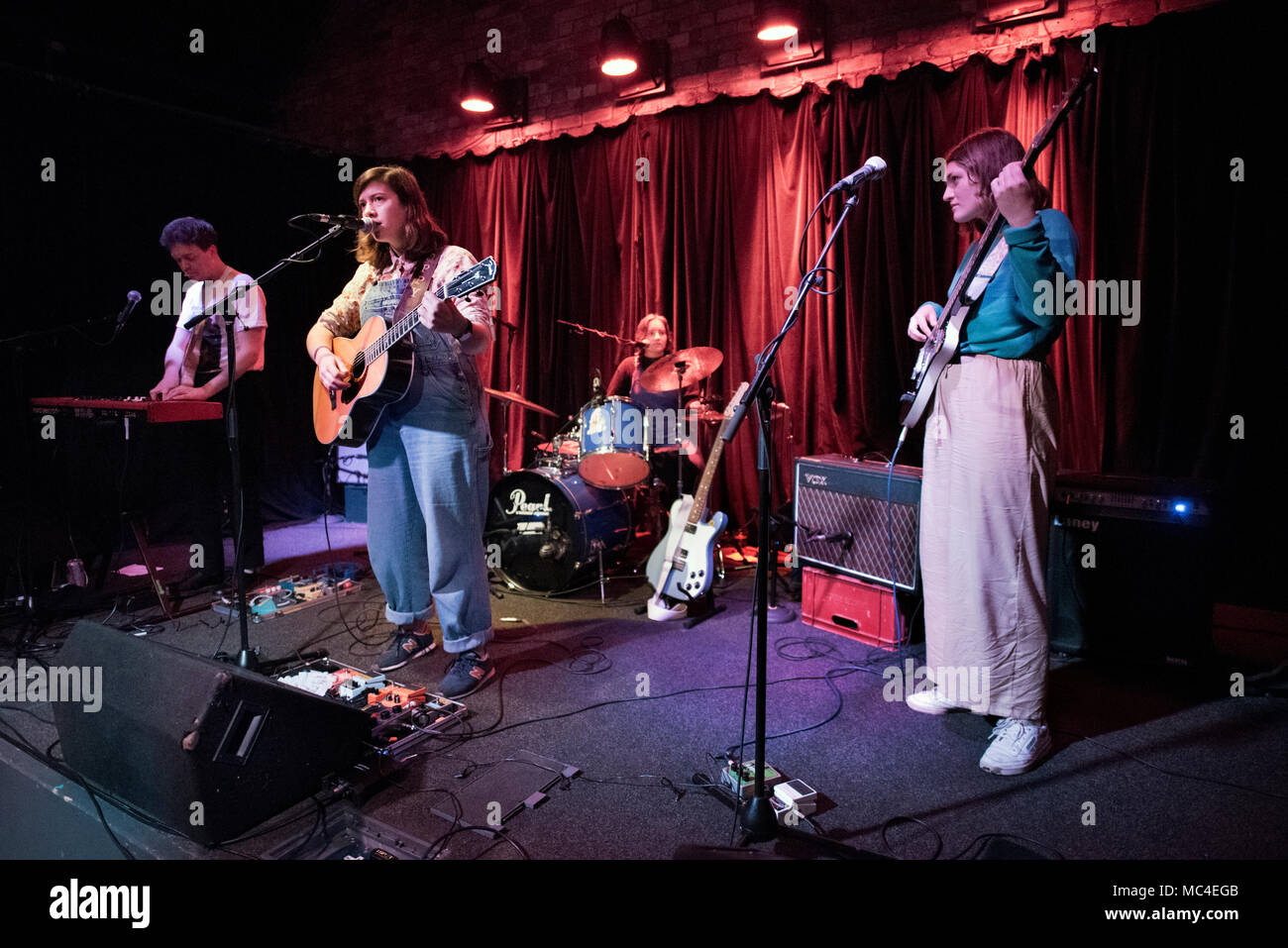 That poppy singer hi-res stock photography and images - Alamy