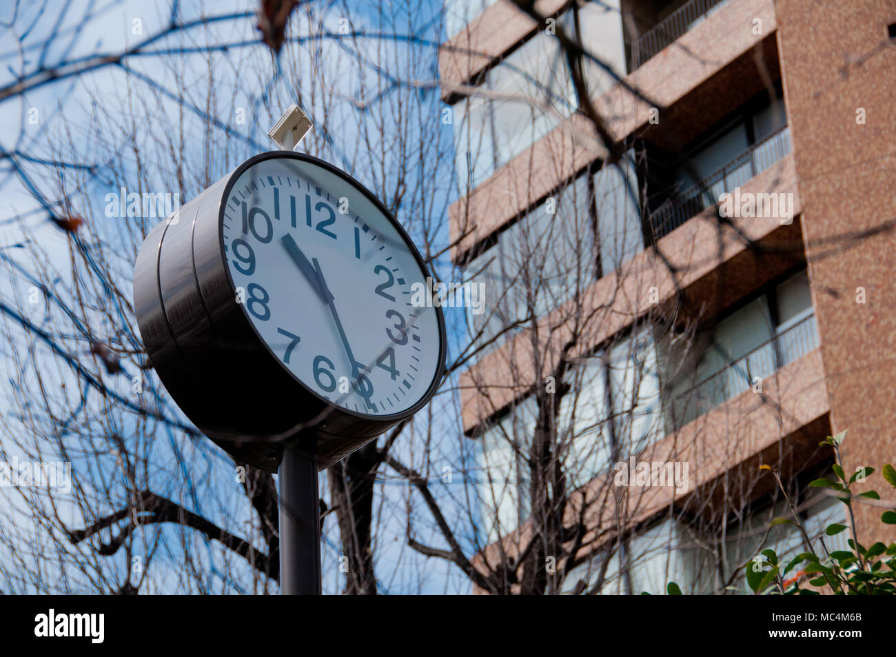 Big public clock hi-res stock photography and images - Alamy