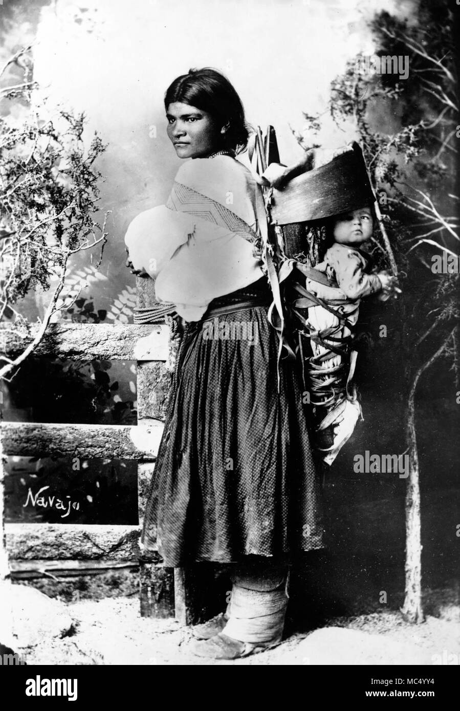 Navajo woman & child, circa 1880-1910 Stock Photo - Alamy Navajo woman & child, circa 1880-1910 Stock Photo - Alamy