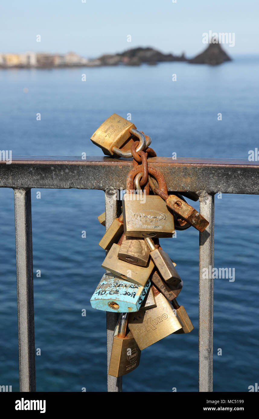Love token padlock hi-res stock photography and images - Alamy
