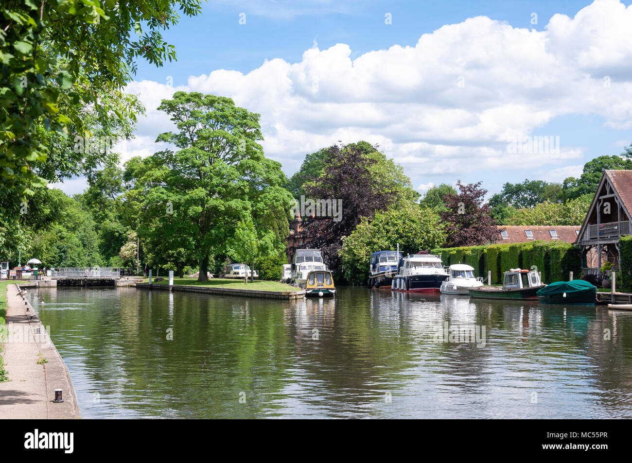 Hurley Lock Island on River Thames at Hurley, Berkshire, England ...