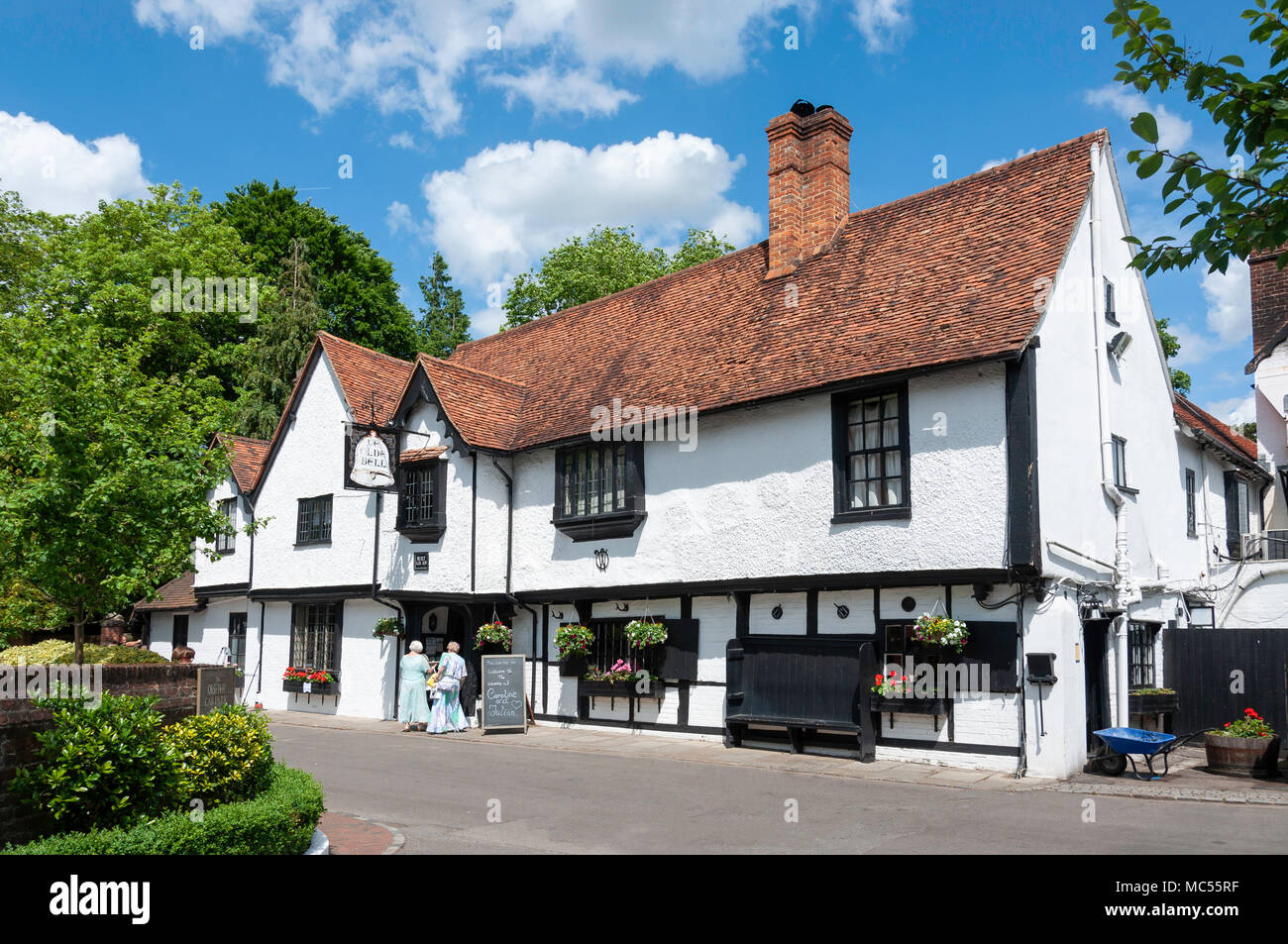 12th Century Ye Olde Bell Inn Hurley Berkshire Village Historic High ...