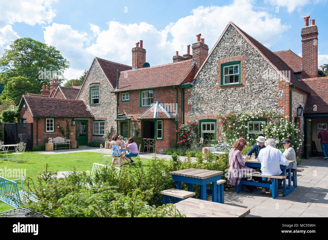 The stag pub buckinghamshire hi-res stock photography and images - Alamy