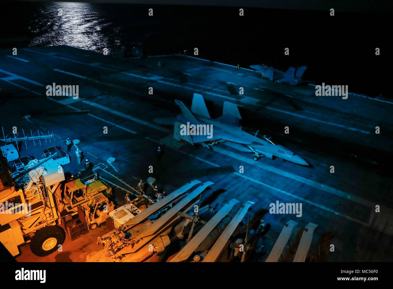 F a 18f super hornet f414 jet engine hi-res stock photography and ...