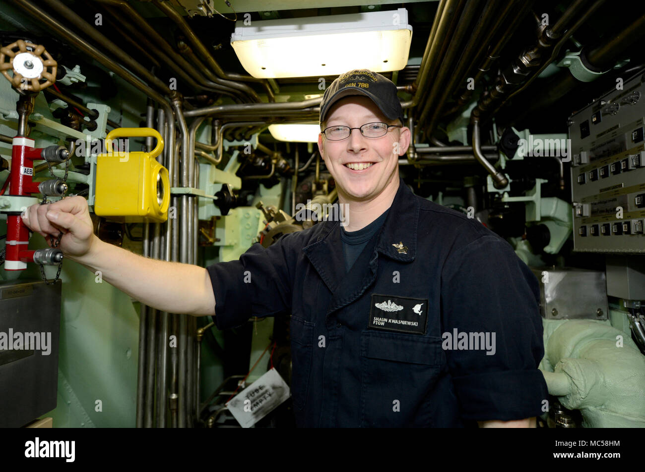 180110-N-JE719-008 ATLANTIC OCEAN (January 9, 2018) Fire Control ...