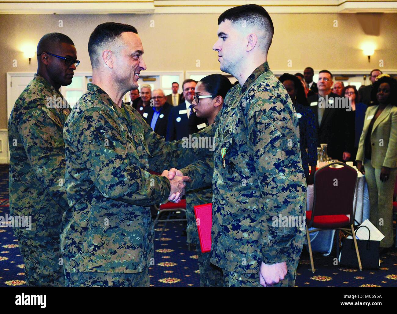 Salutetothearmedforces hi-res stock photography and images - Alamy