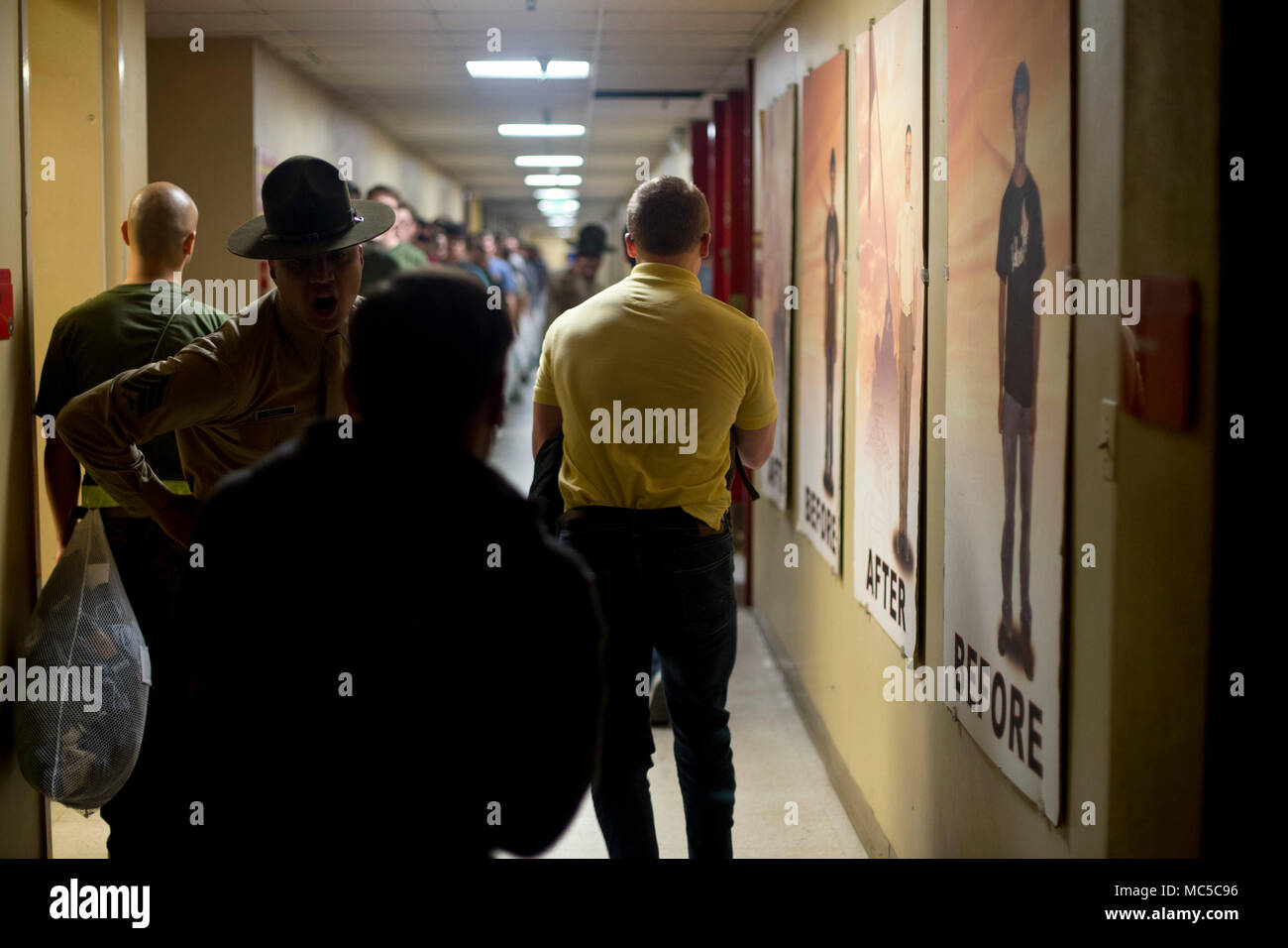 New recruits with Lima Company, 3rd Recruit Training Battalion, move to ...