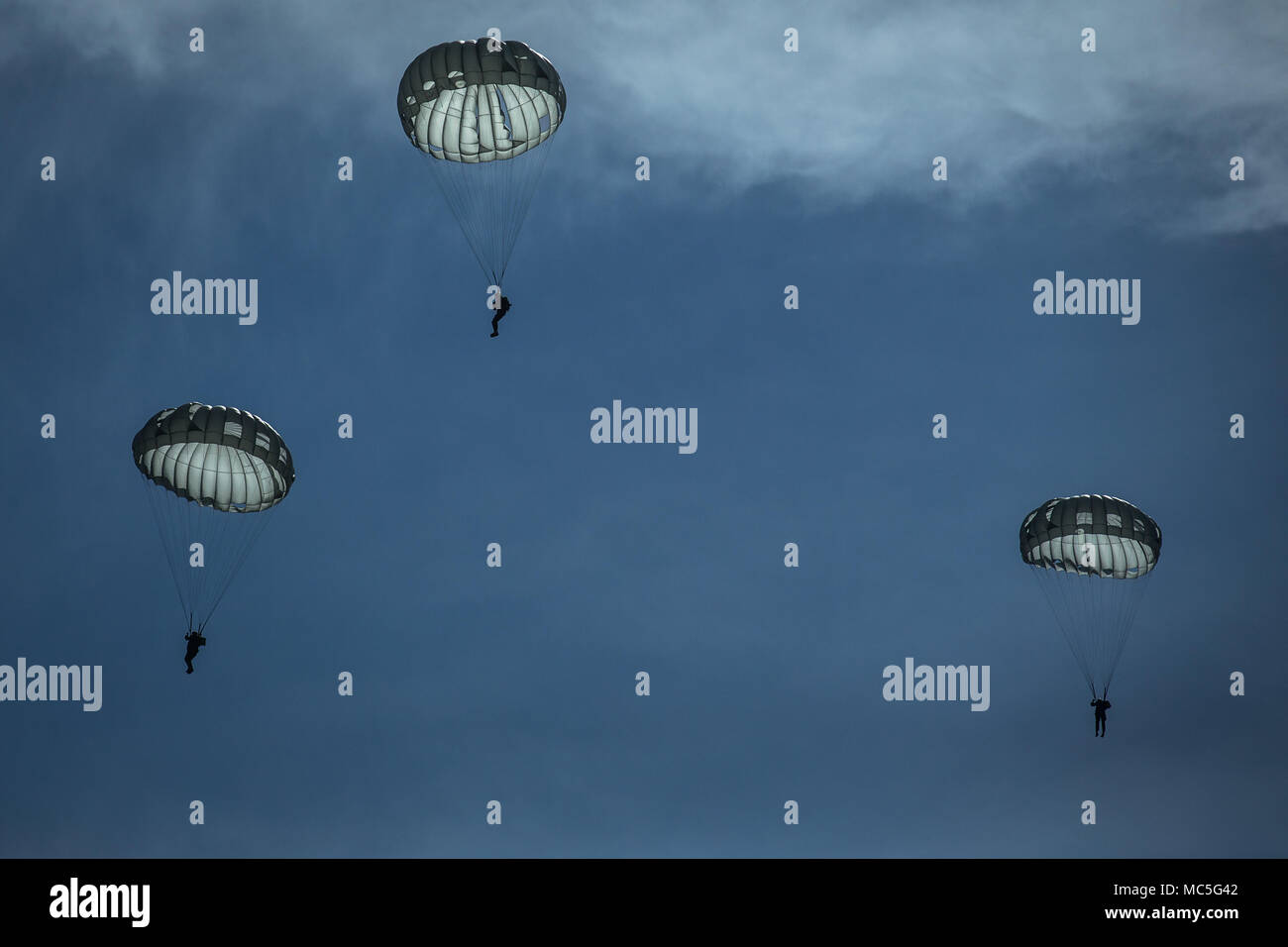 Jumpschool hi-res stock photography and images - Alamy