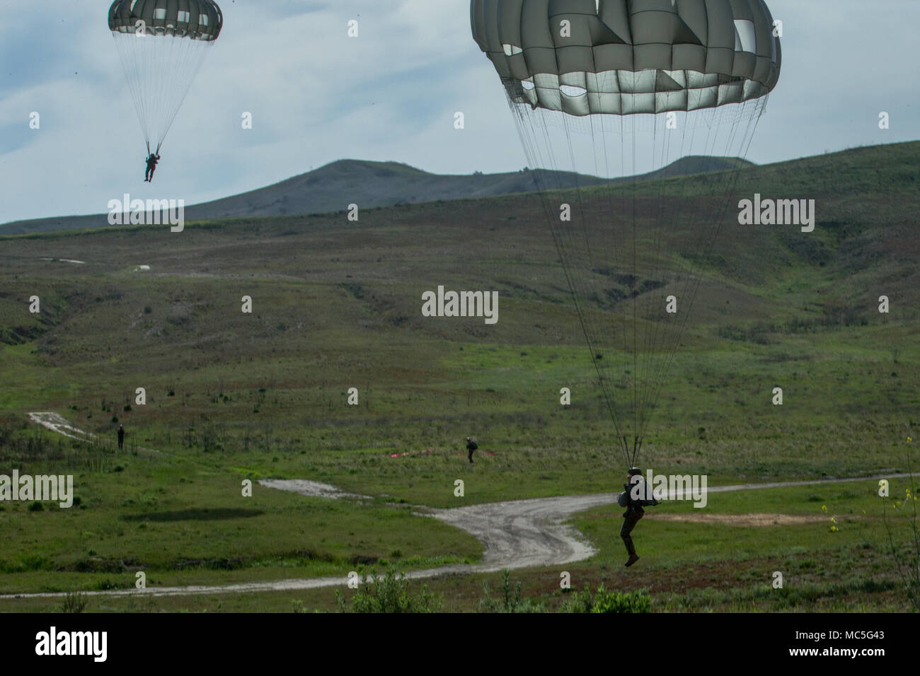 U.S. Marines with 1st Force Reconnaissance Battalion, 1st Marine ...