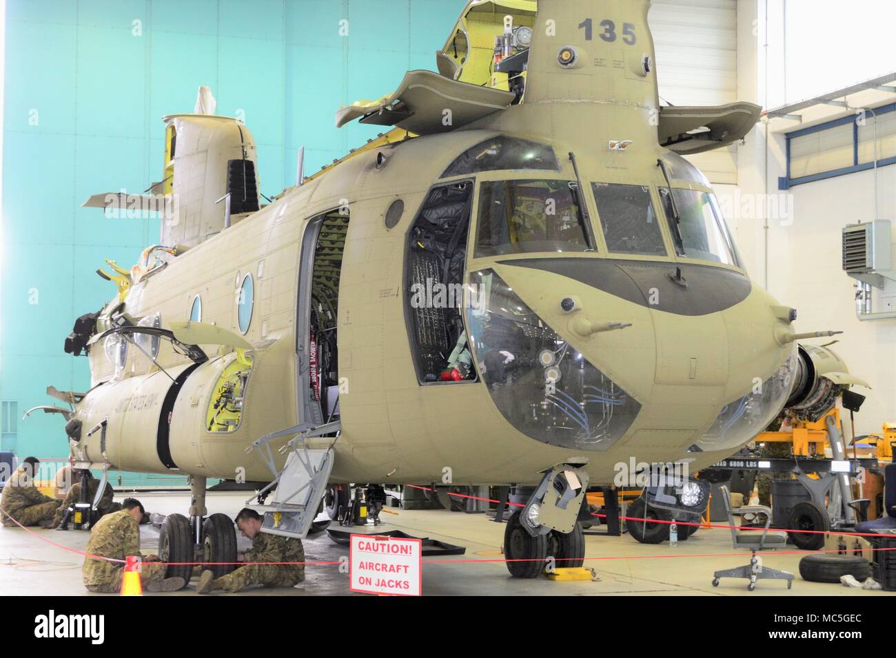 400 hours phase maintenance on an ch 47 chinook helicopter hi-res stock ...