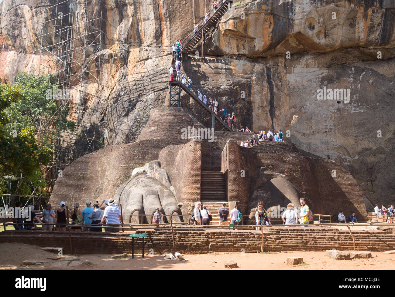 Sri lanka tourists wall hi-res stock photography and images - Alamy