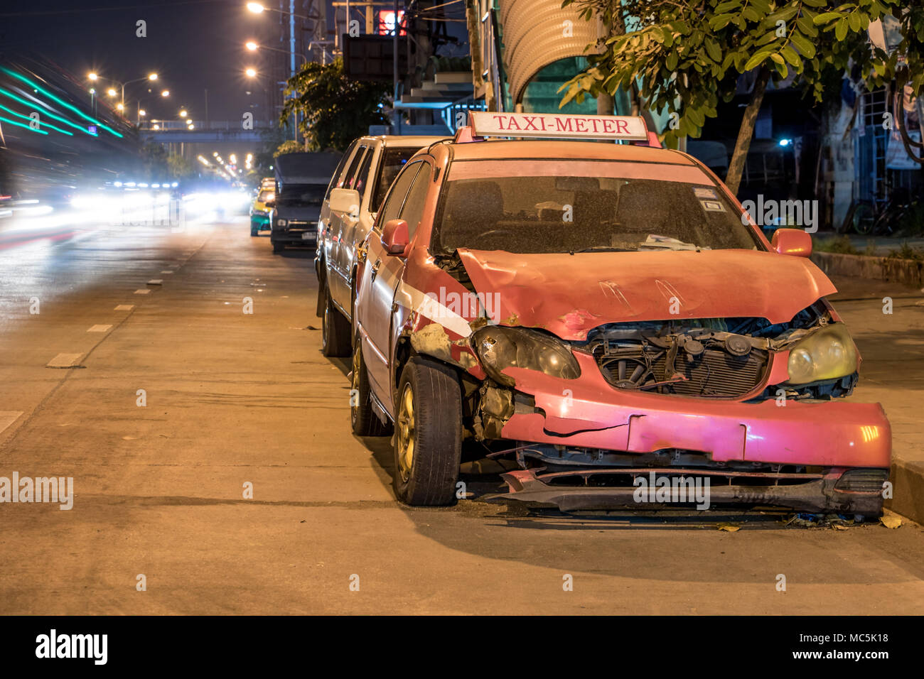 Crashed taxi hi-res stock photography and images - Alamy
