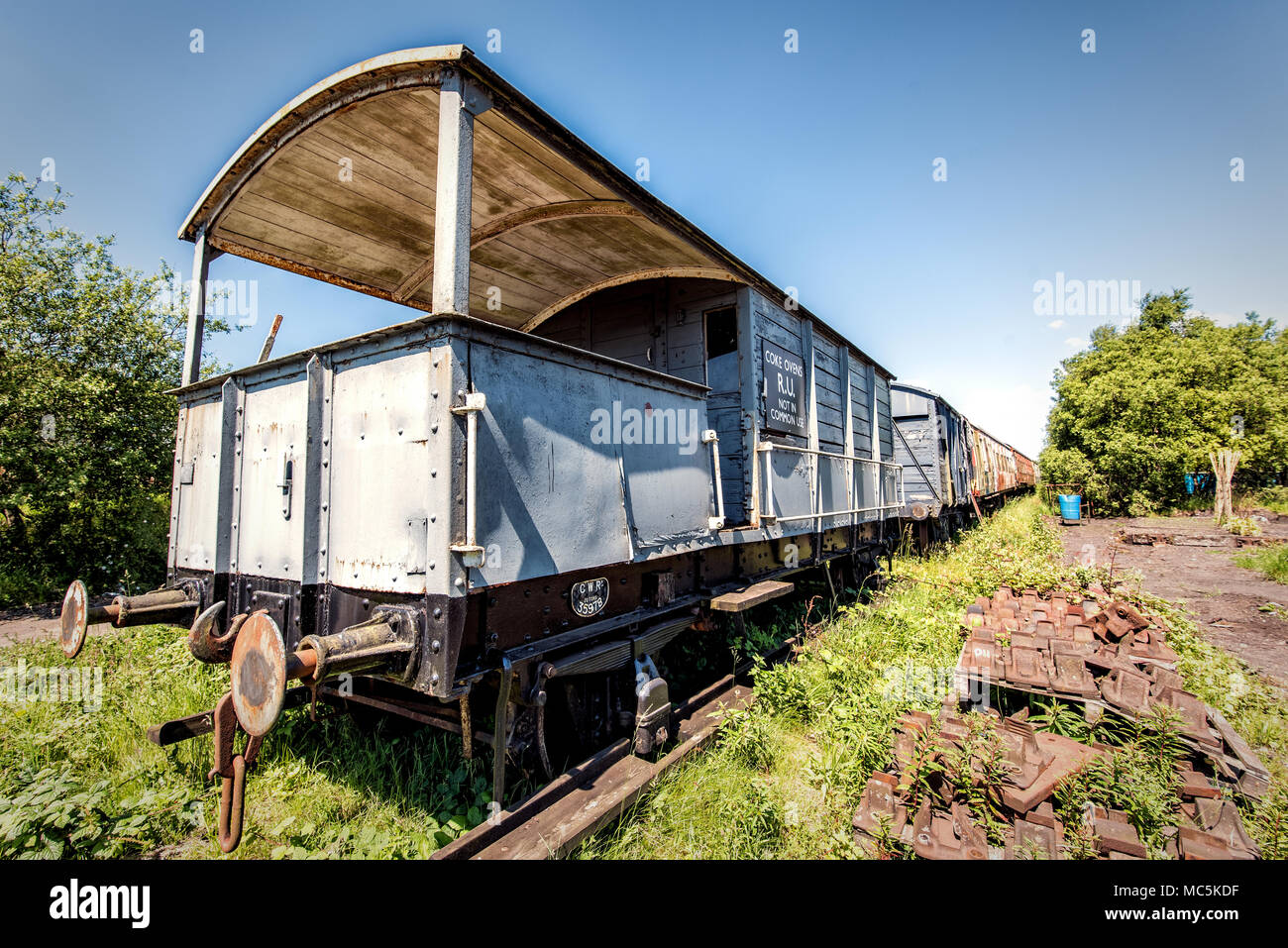Deserted train station hi-res stock photography and images - Alamy
