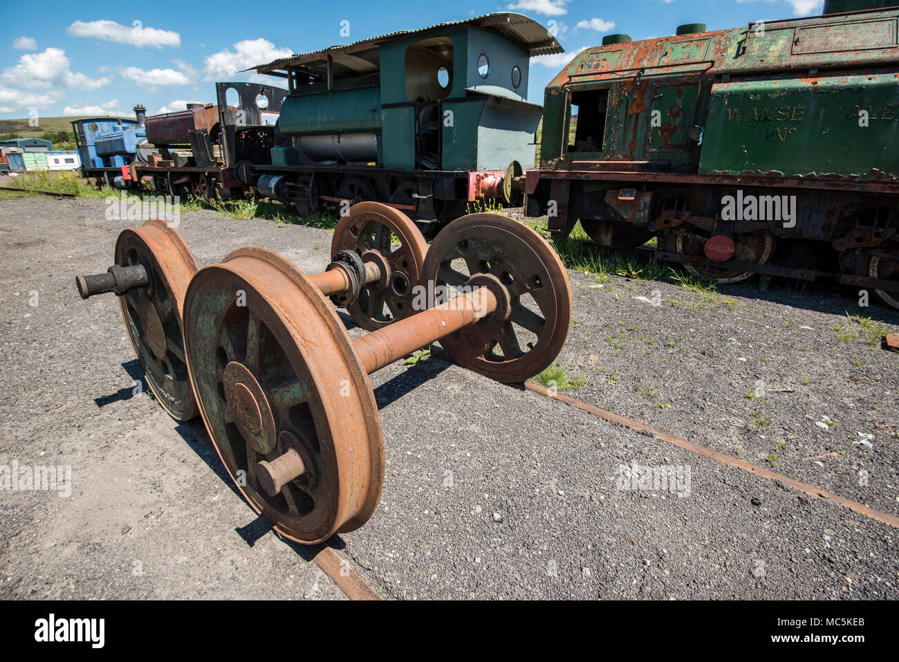 Deserted train station hi-res stock photography and images - Alamy
