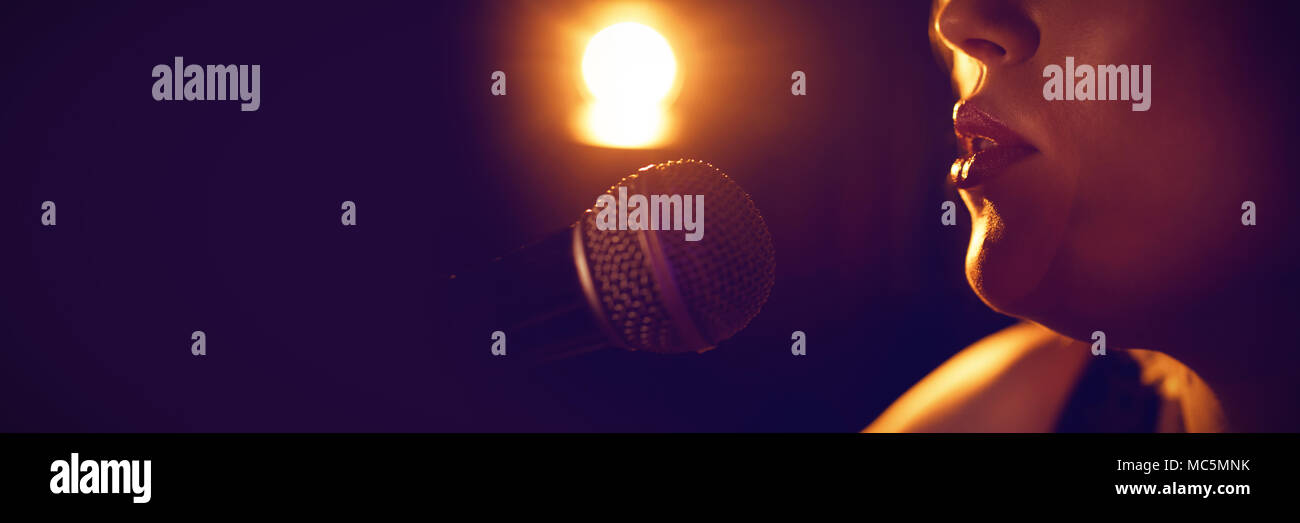 Female singer hi-res stock photography and images - Alamy