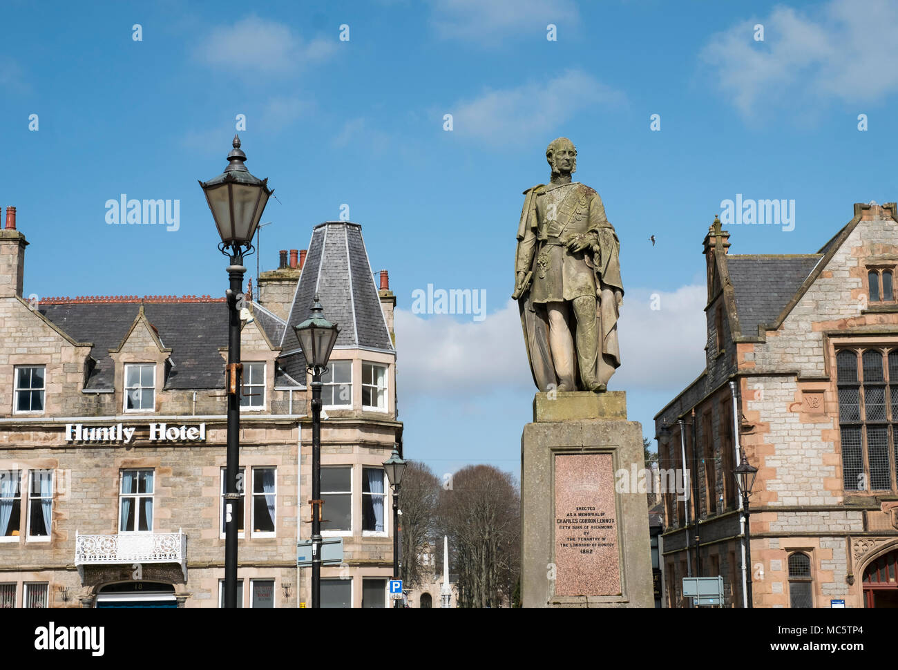 Scottish highland statue hi-res stock photography and images - Alamy