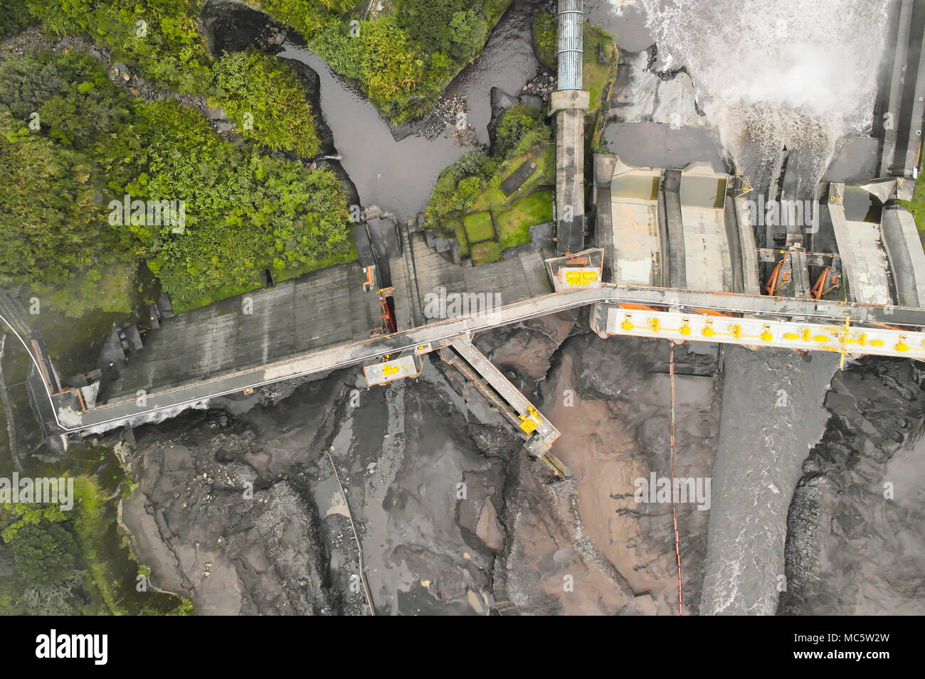 Drone over dam hi-res stock photography and images - Alamy