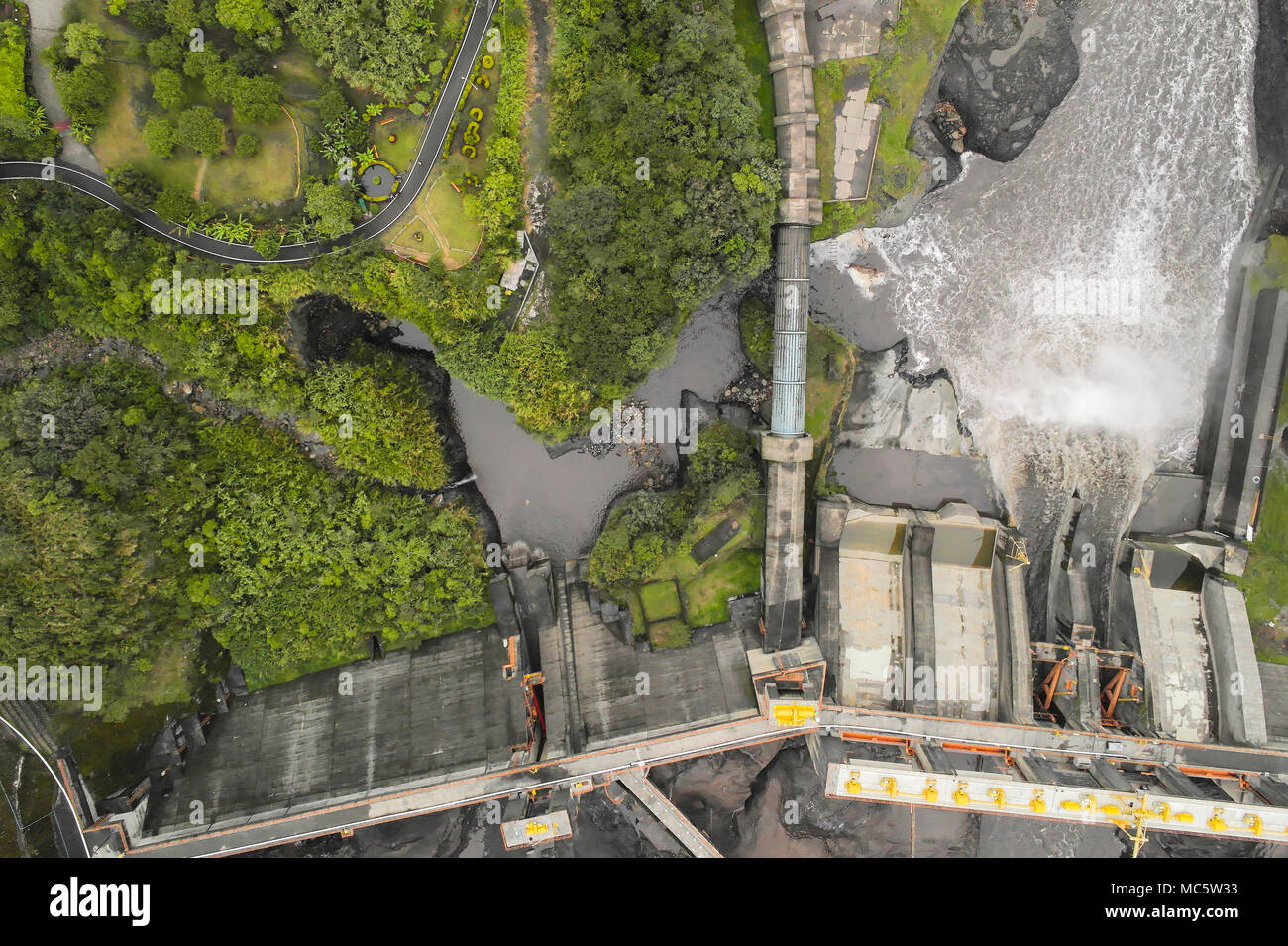Hydroelectric dam aerial view empty hi-res stock photography and images ...