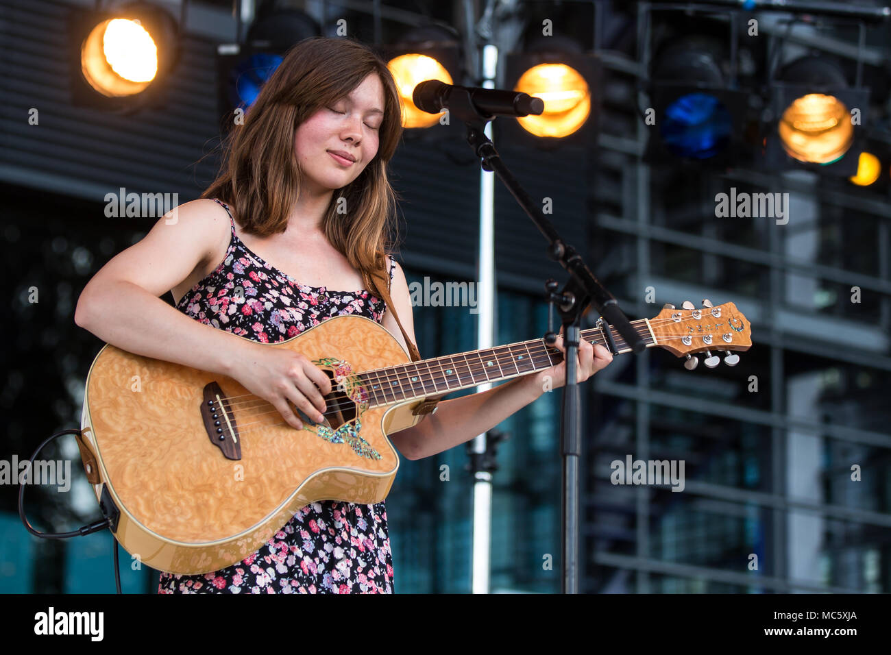 The Swiss singer and songwriter Color Of Rice live at the Blue Blls ...