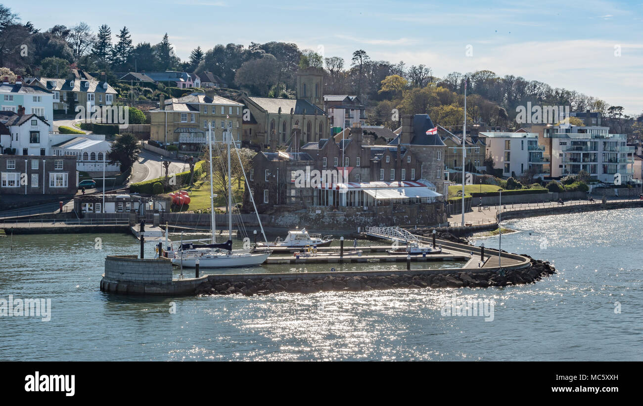 Cowes Harbour royal yacht club and Pontoon Stock Photo - Alamy