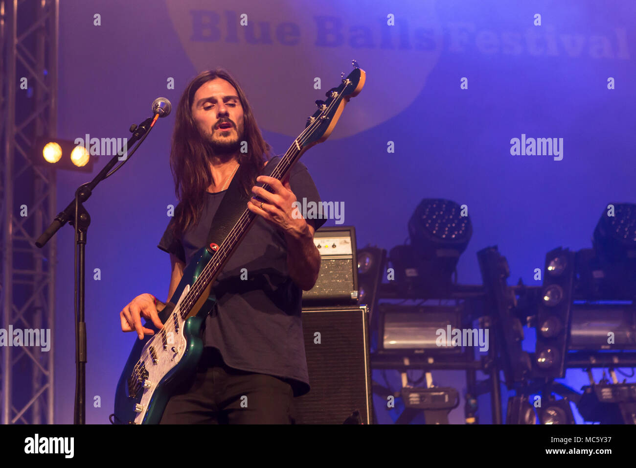 Nick fyffe bass hi-res stock photography and images - Alamy