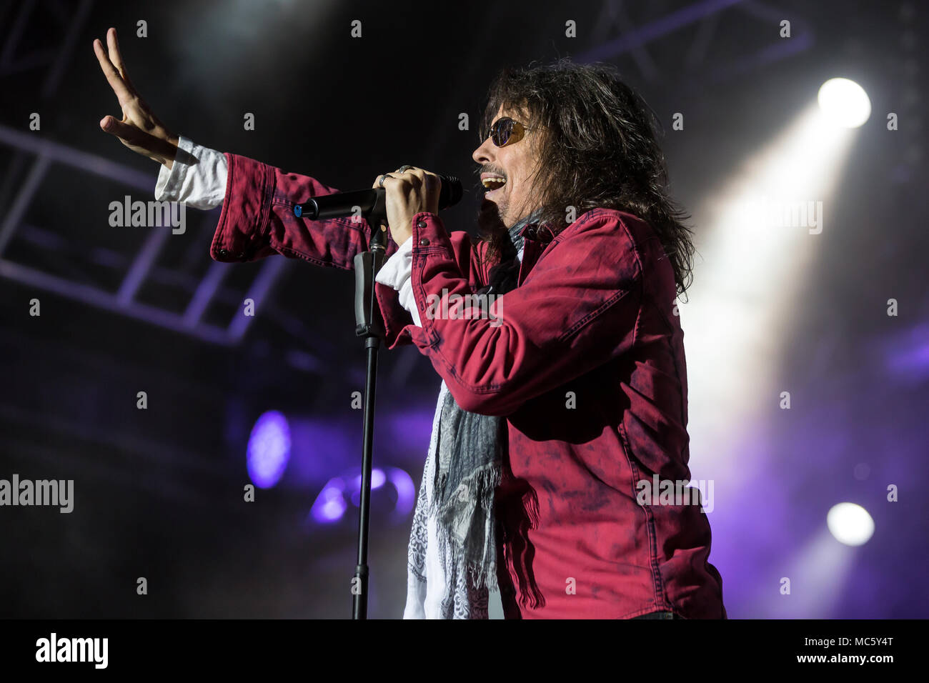 Kelly hansen singer hi-res stock photography and images - Alamy