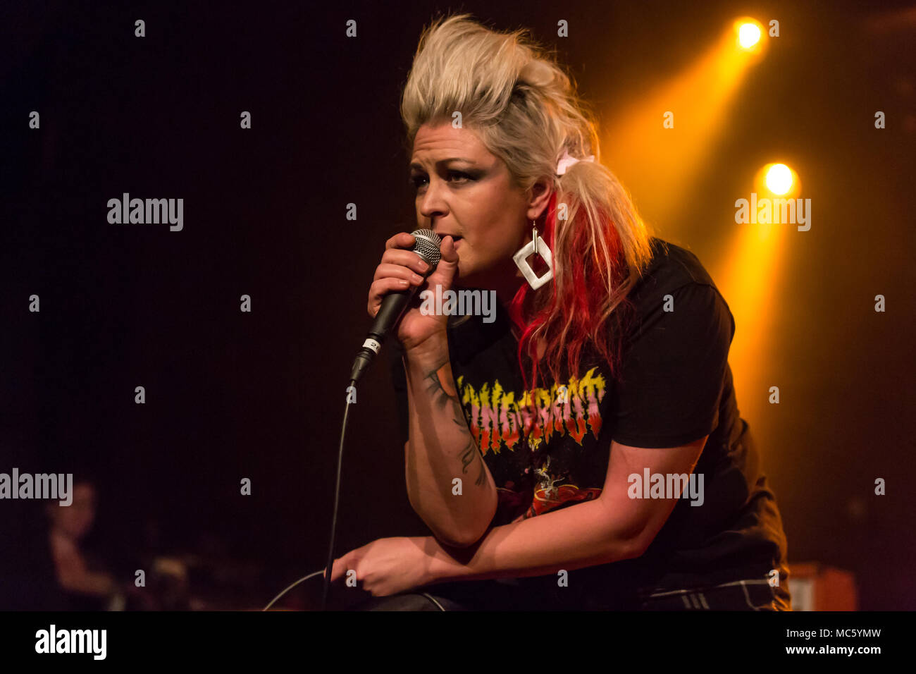 Female rock singer hi-res stock photography and images - Alamy